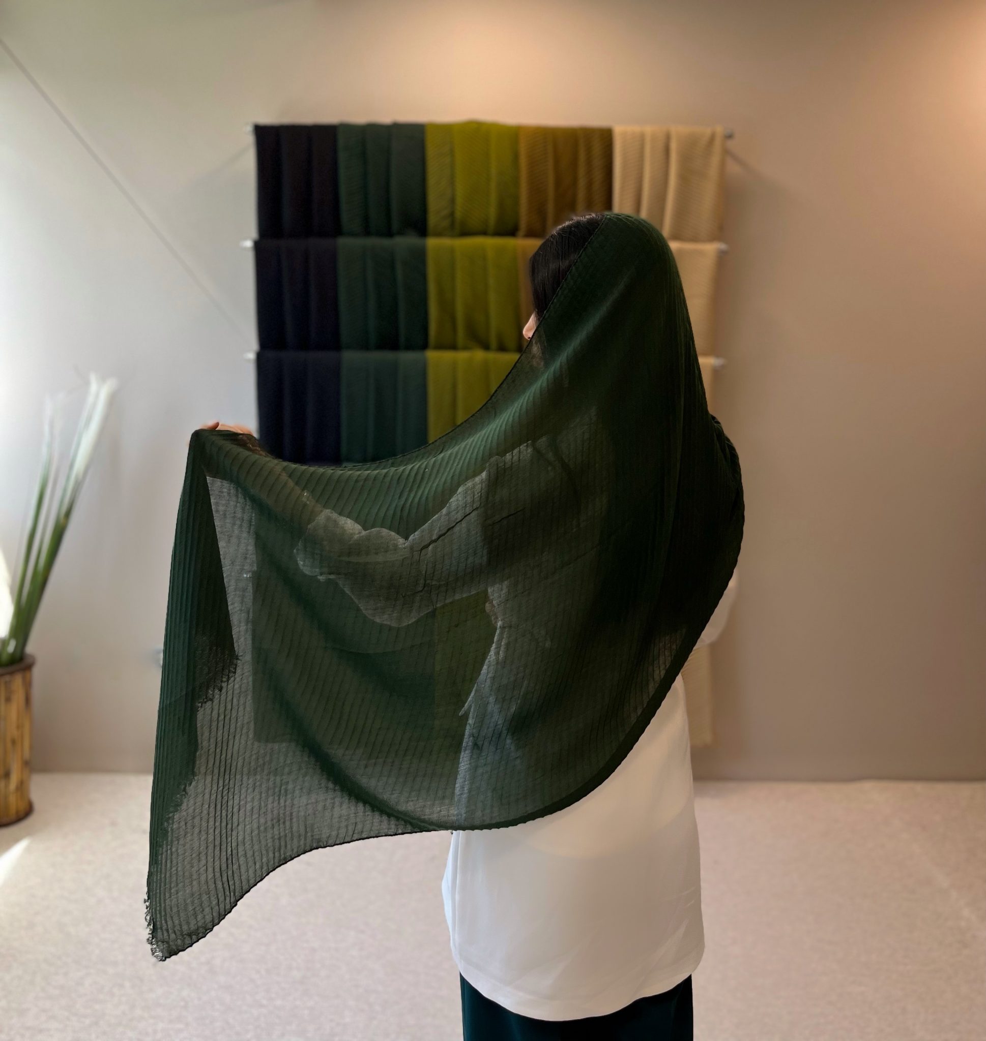 شال پليسه سبز زمردی