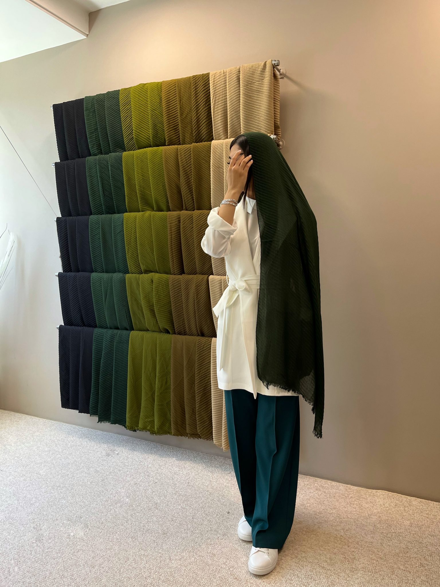 شال پليسه سبز زمردی