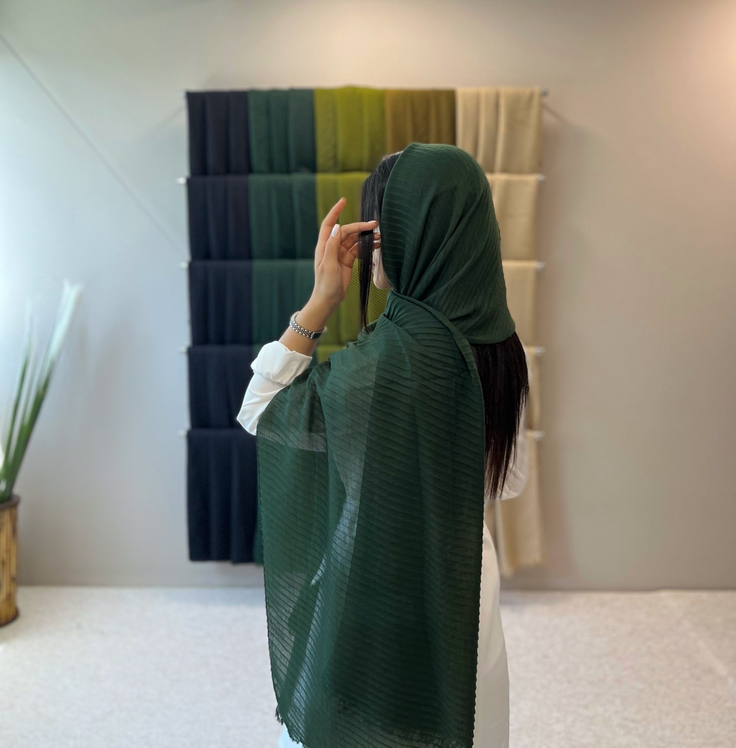 شال پليسه سبز زمردی