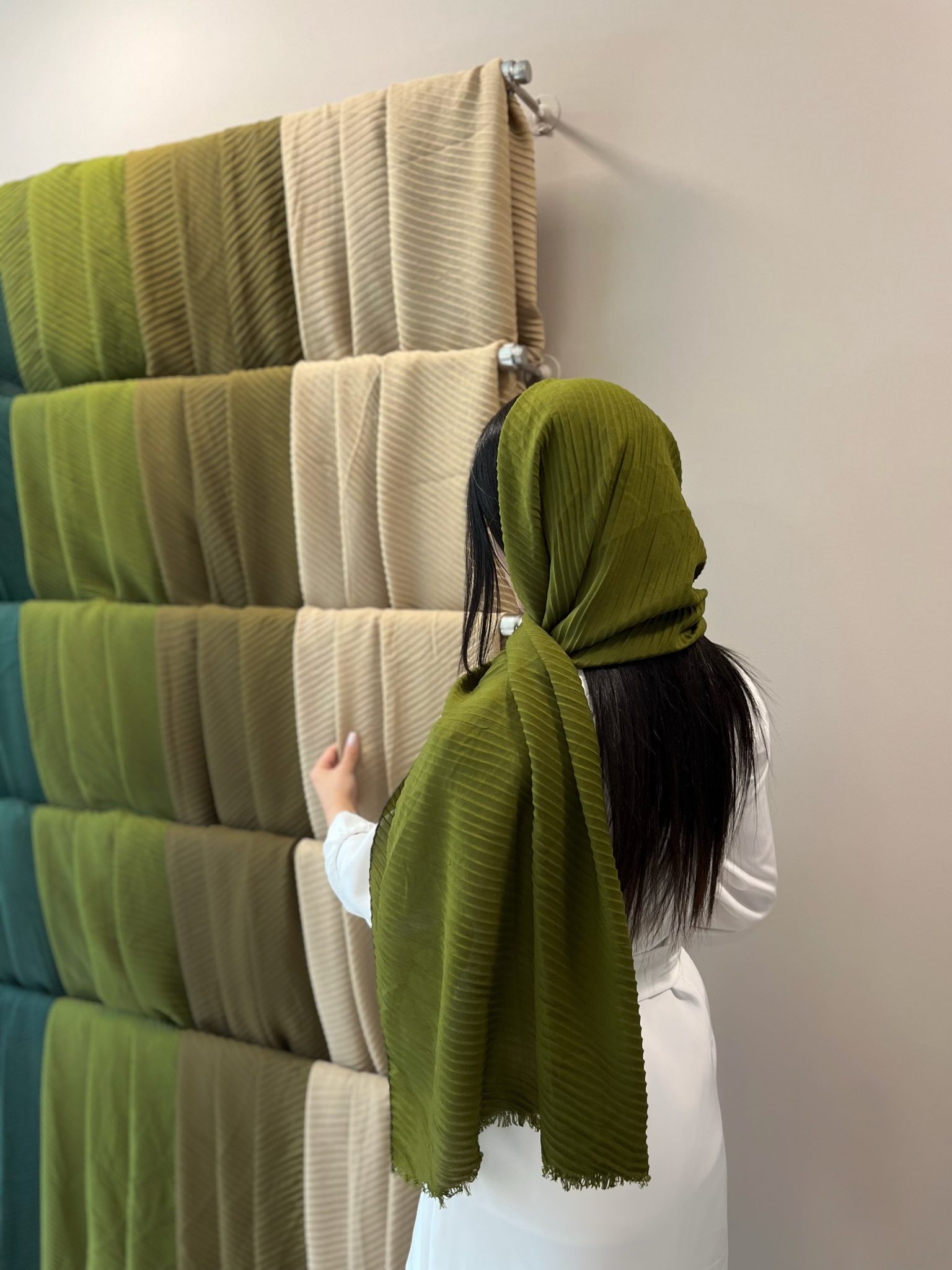 شال پلیسه سبز تیره | ایرن زمردی